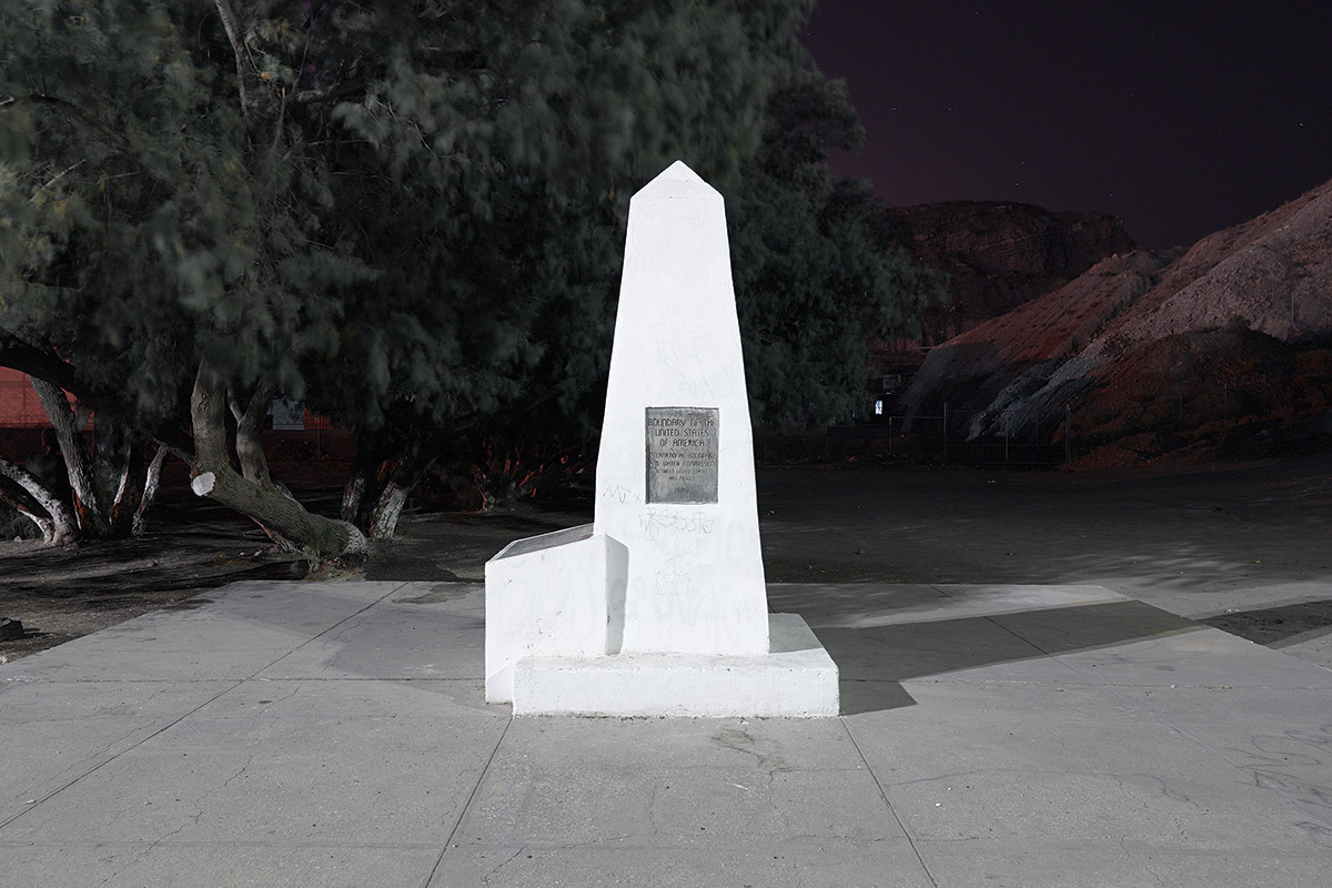 Monuments divide the US and Mexico – one man snapped them all | New ...