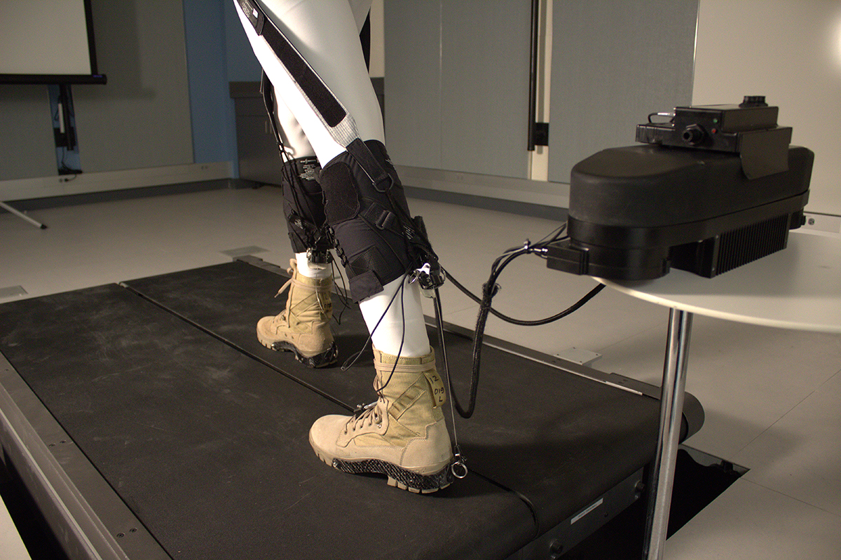 Stretchy robotic suit reduces energy used to walk by 23 per cent | New ...
