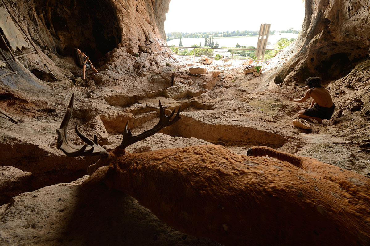Ancient jawbone suggests humans left Africa 50,000 years earlier | New ...